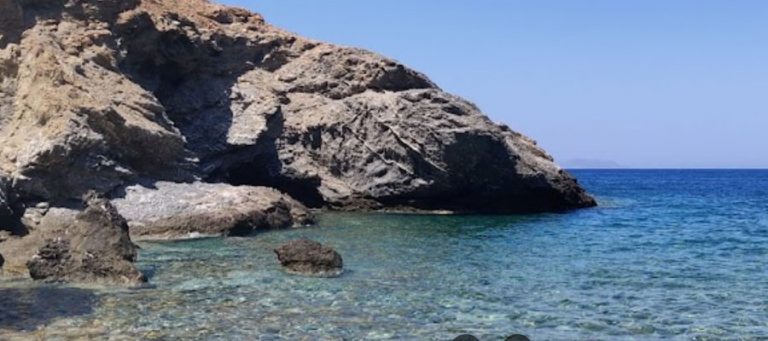 Discover the best beaches in Anafi