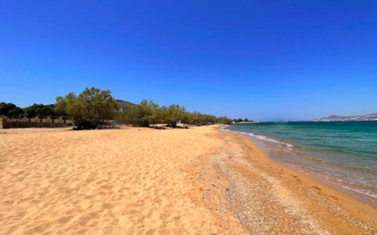 Discover the most enchanting beaches of Antiparos